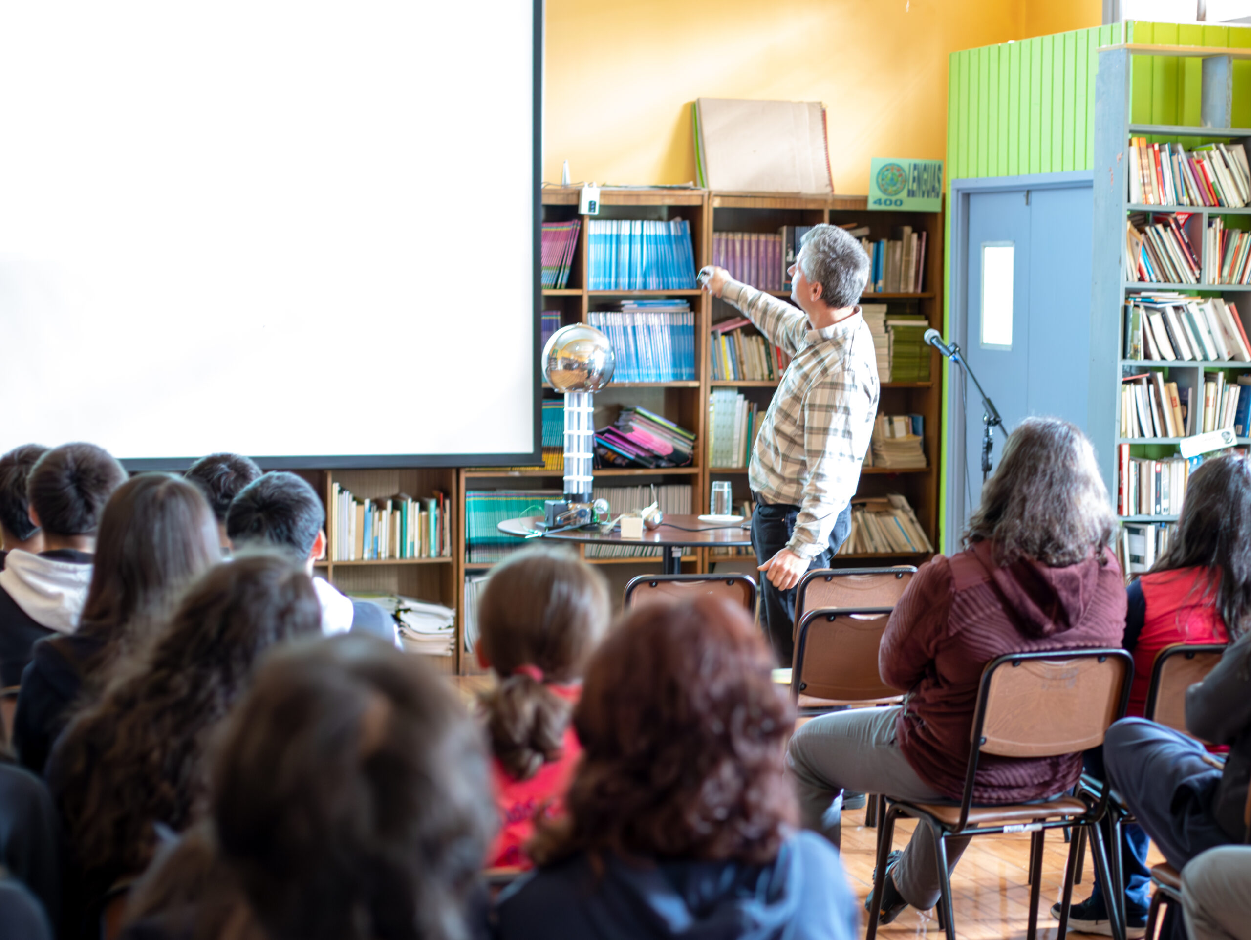 Charla de Divulgación Científica: “Cosmología, un Pequeño Viaje por el ...